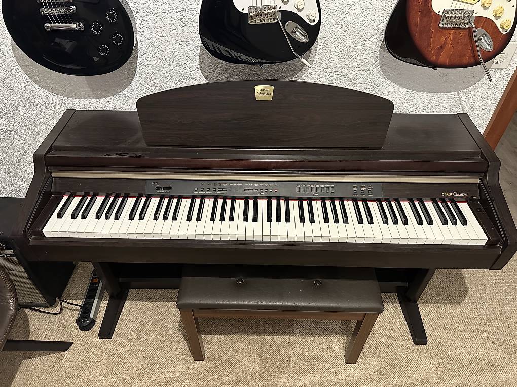 Yamaha Clavinova CLP-300 à donner Canton Vaud - anibis.ch