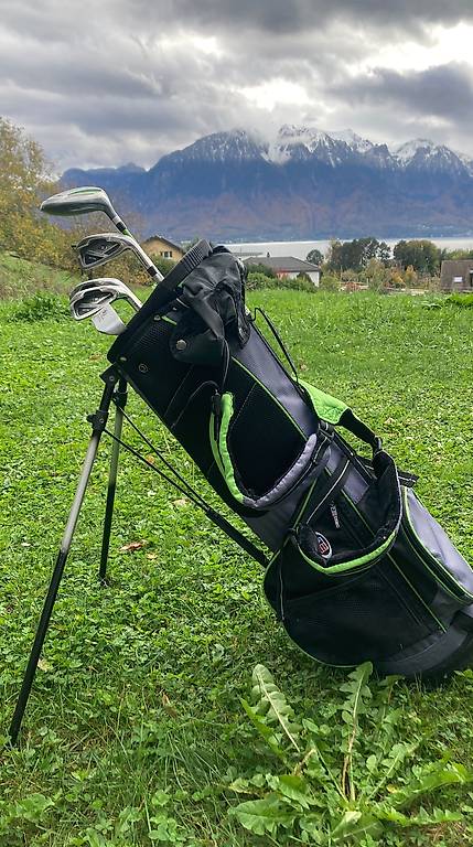 Sac de golf + 5 clubs de golf USKG Canton Vaud - anibis.ch