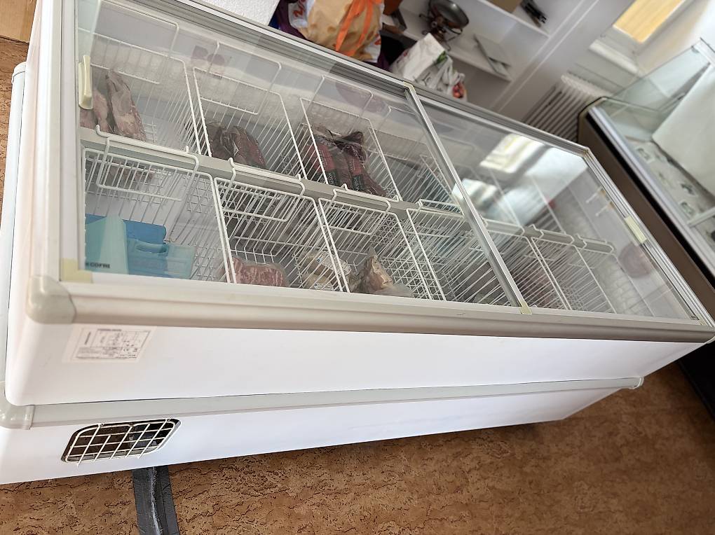 Congélateur d'occasion 2m x 1m Canton Neuchâtel - anibis.ch