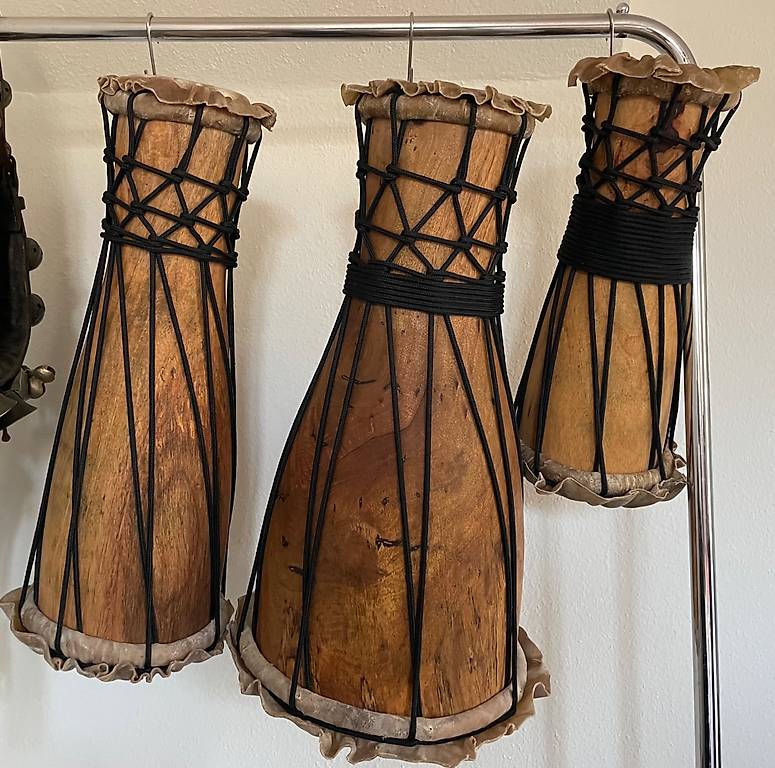 Tambour Batá Cubain Traditionnel En Amandiers / Congas Canton Vaud ...