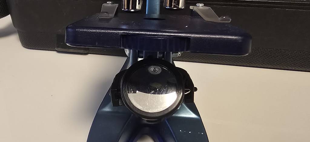 Coffret microscope avec nombreux accessoires Canton Genève - anibis.ch