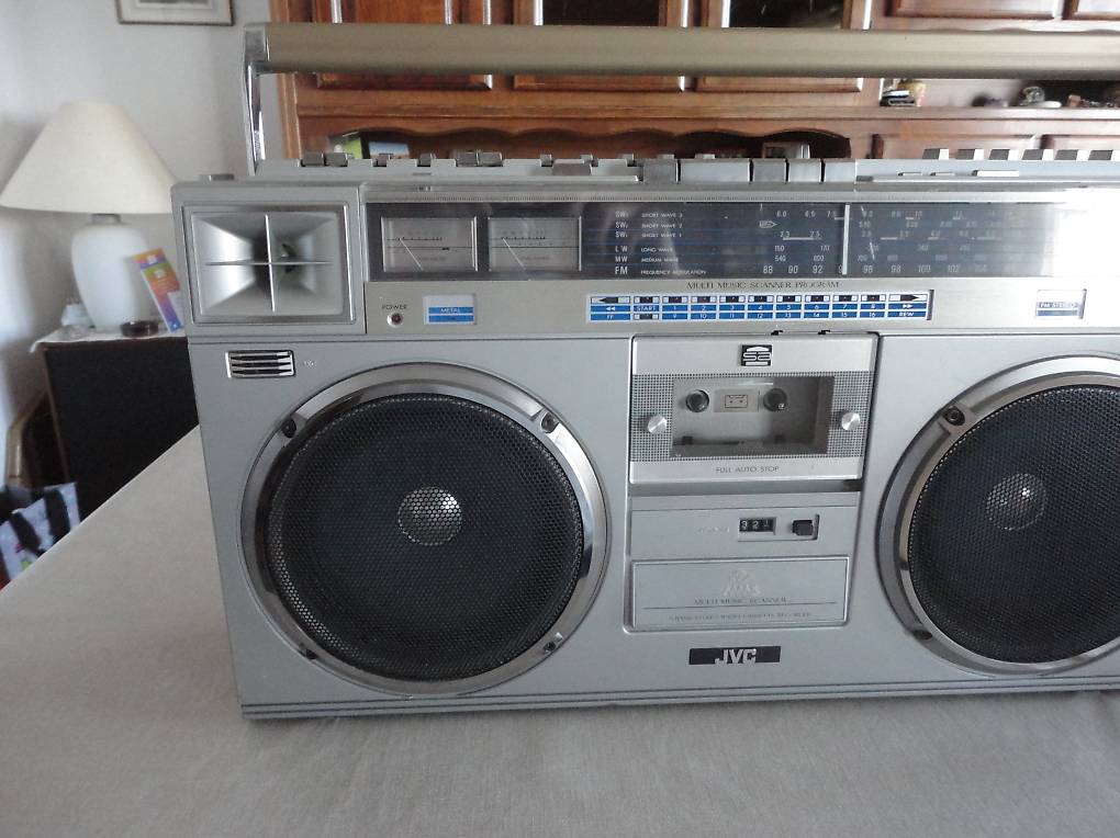 JVC RC-M 70 L Boombox Défectueux Canton Vaud - anibis.ch
