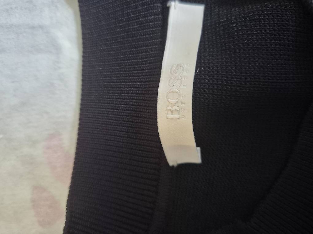 Haut manches semi évasées, Hugo Boss taille 36 Canton Genève - anibis.ch