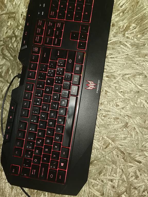 Acer predator clavier filaire. sk-9827 im Kanton Waadt - anibis.ch