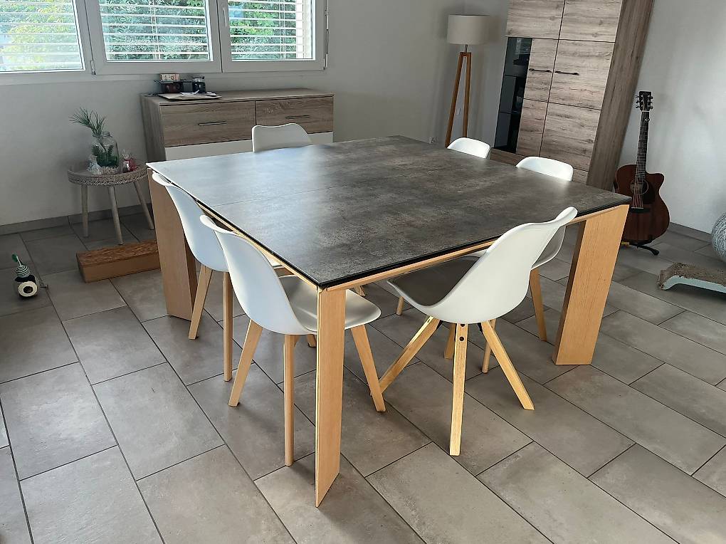 Table à manger design en céramique - État impeccable! Canton Jura - anibis.ch