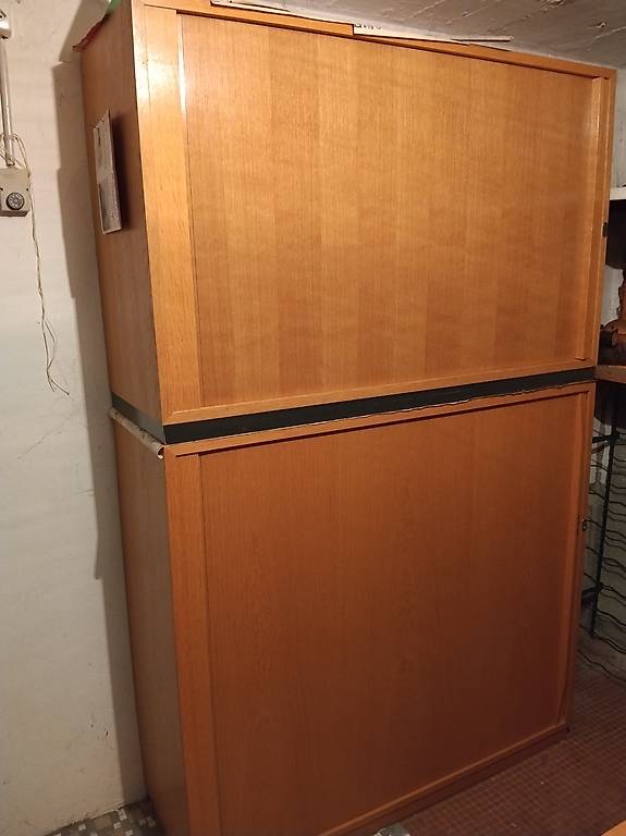 Armoire latéral en bois portes coulissantes Canton Neuchâtel - anibis.ch