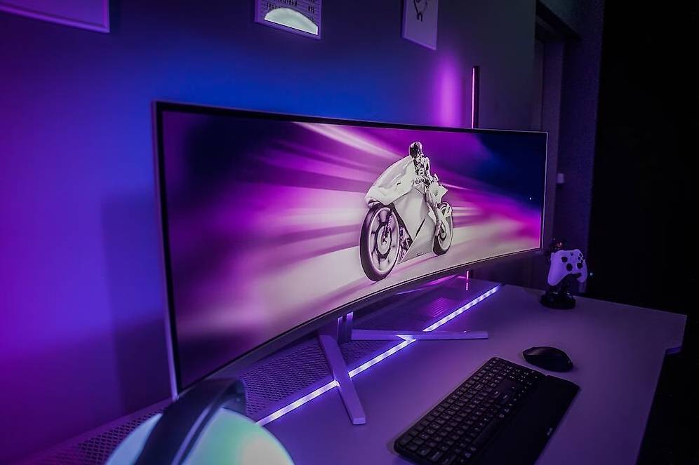 Philips Evnia 49M2C8900/00 OLED 240Hz im Kanton Freiburg - anibis.ch