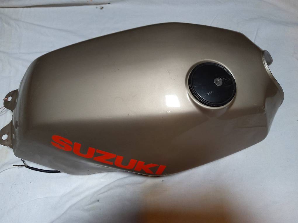 Tanks zu Suzuki GS 110 X und Honda Bol'dor im Kanton Aargau - anibis.ch