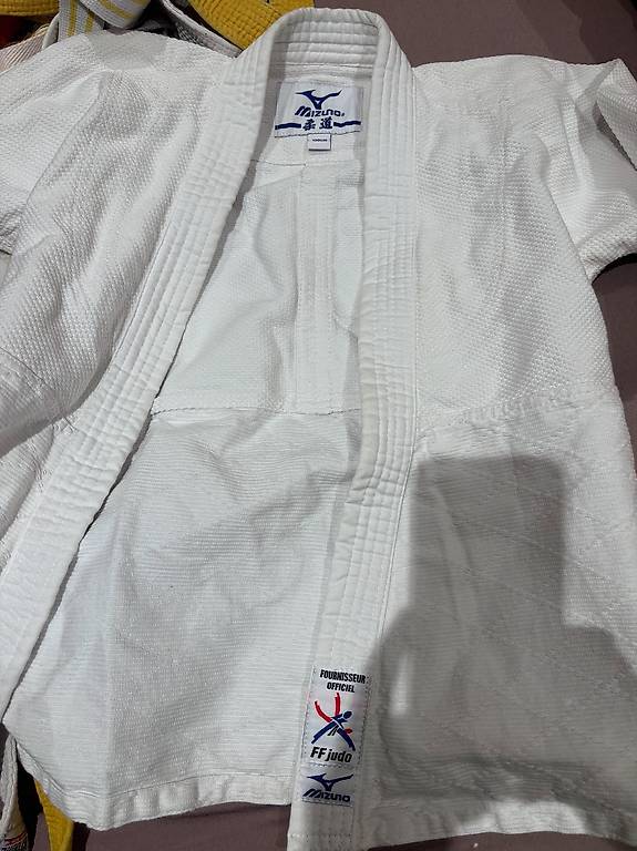 Kimono judo différentes tailles avec ceinture Canton Genève - anibis.ch