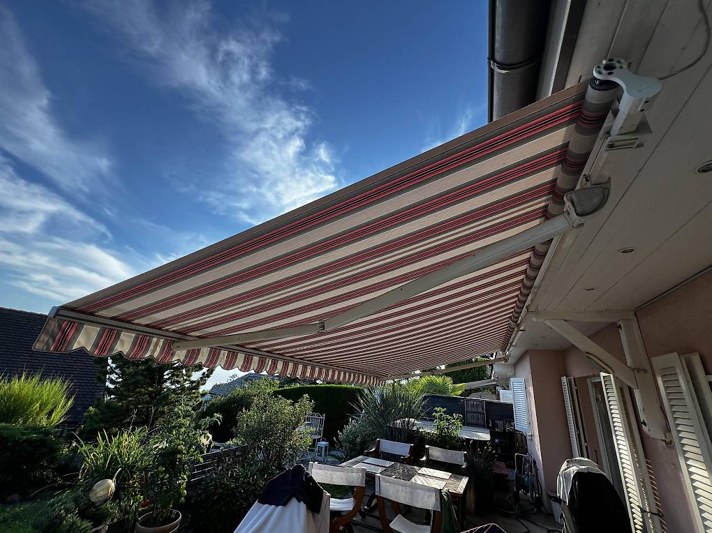 Markise, motorisiert / Store banne avec motorisation Canton Vaud ...