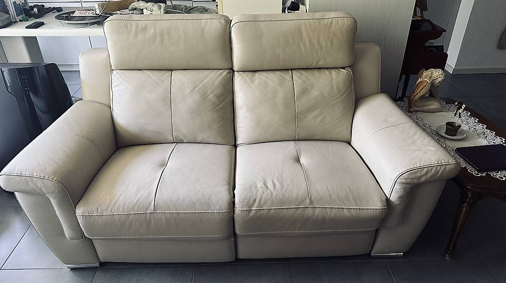 Canapé en cuir électrique et un fauteuil Canton Valais - anibis.ch