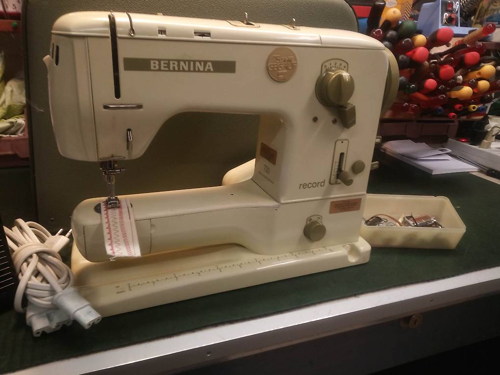 Bernina 730 ou 731 révisées Garantie Canton Vaud - anibis.ch