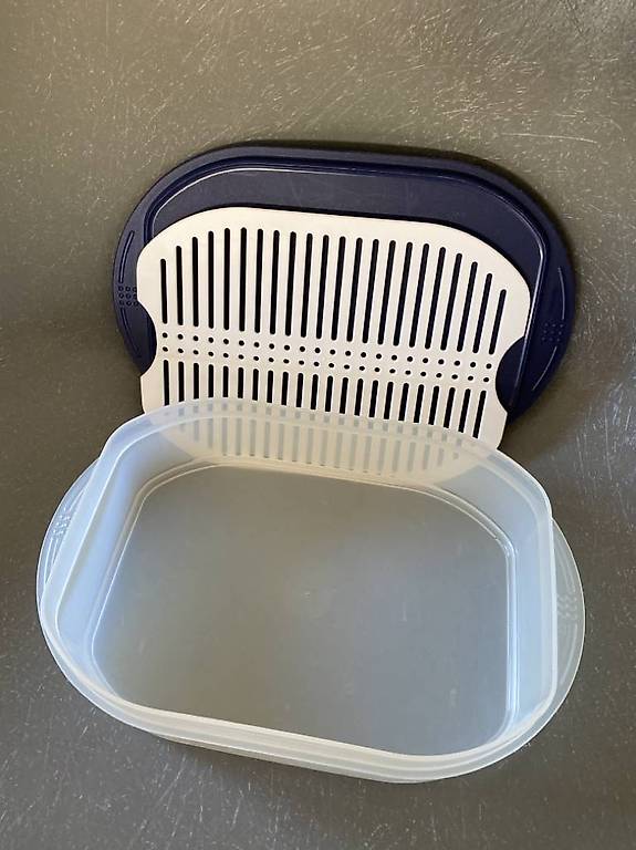 Récipient rectangulaire avec grille Tupperware Canton Vaud - anibis.ch
