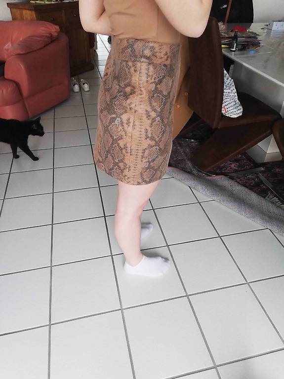 Jupe tissu effet python neuve taille L Canton Vaud - anibis.ch