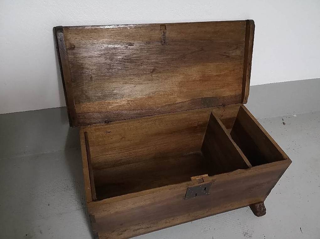 Bahut ancien en noyer Canton Valais - anibis.ch