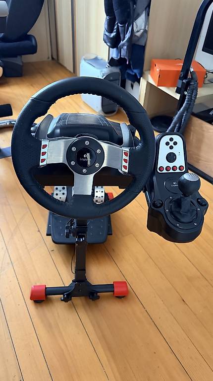 Logitech G27 avec wheelstand Oplite GT Canton Vaud - anibis.ch