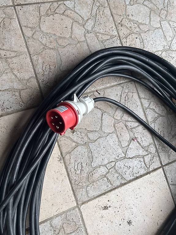 Câble triphasé 40-45m Canton Fribourg - anibis.ch