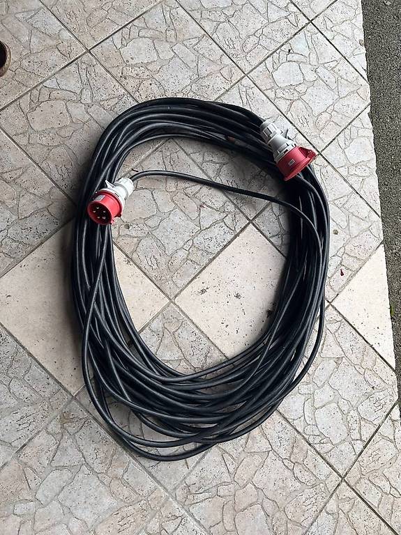 Câble triphasé 40-45m Canton Fribourg - anibis.ch