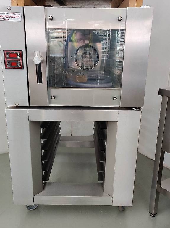 Four ventilé Eurofours 4 plaques 60x40 cm model d'expo Canton Vaud ...