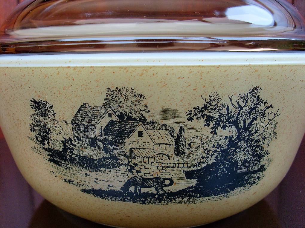 Petit plat avec couvercle, cocotte ou faitout en verre Pyrex Canton ...