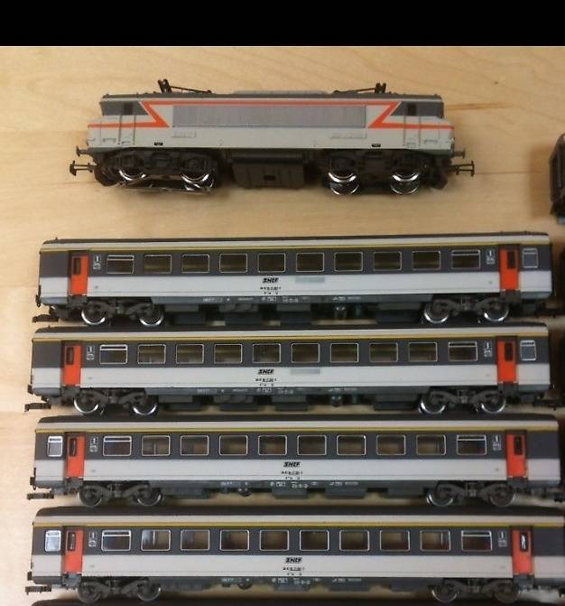 Loco corail märklin 3325 avec 6 wagons ROCO corail 4275... im Kanton ...