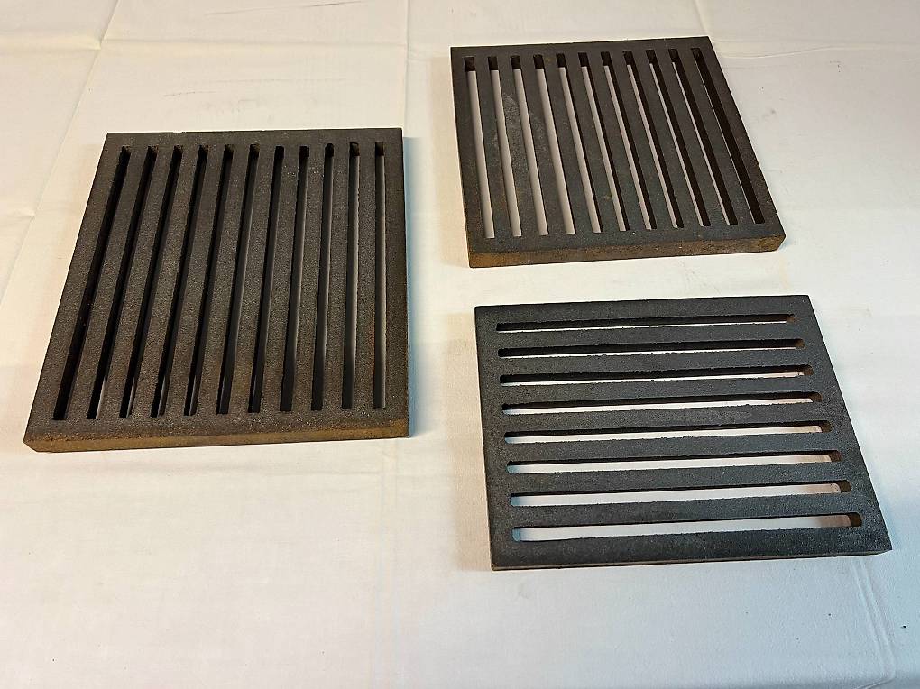 Grille en fonte pour foyer de cheminée et poêle Canton Vaud - anibis.ch