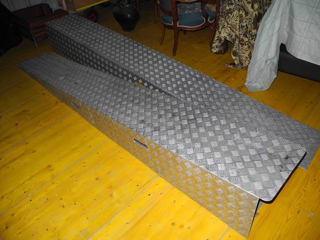 rampe aluminium pour chargement ou expo voiture Canton Vaud - anibis.ch