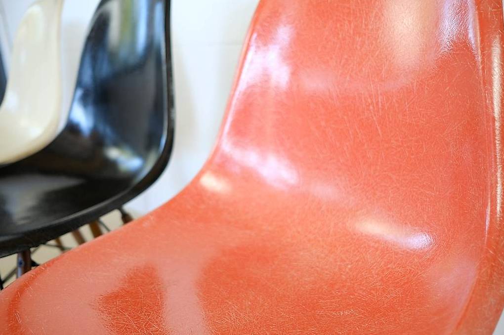 Eames Fiberglas Stühle, Vitra im Kanton Bern - anibis.ch