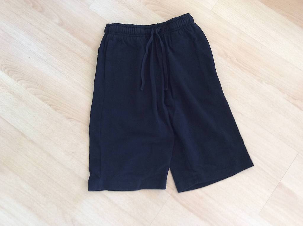 Short Sport Switcher noir garçons 8 ans Canton Vaud - anibis.ch