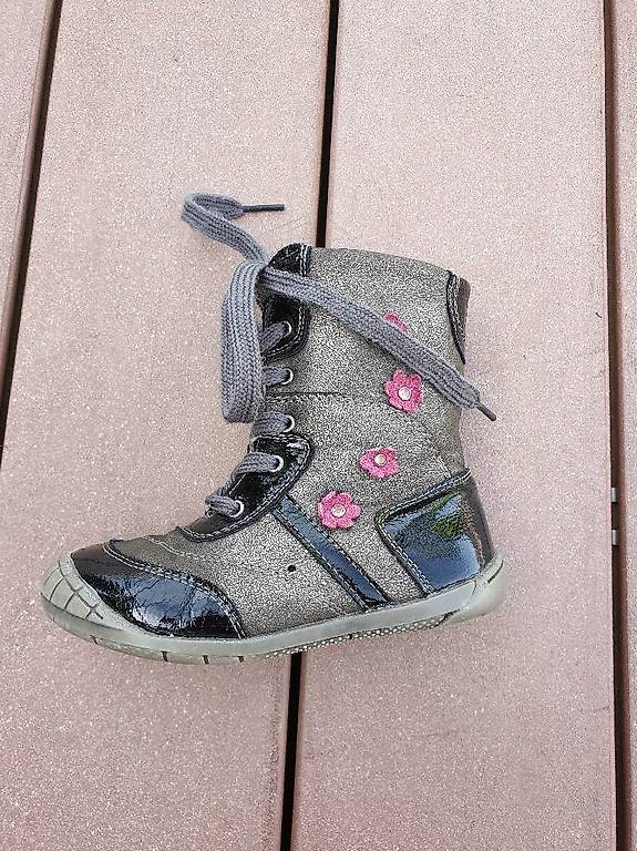 Chaussures pour filles taille 26 Canton Valais - anibis.ch