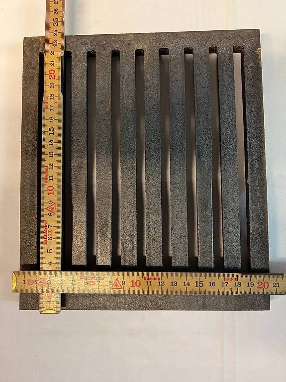 Grille en fonte pour foyer de cheminée et poêle Canton Vaud - anibis.ch