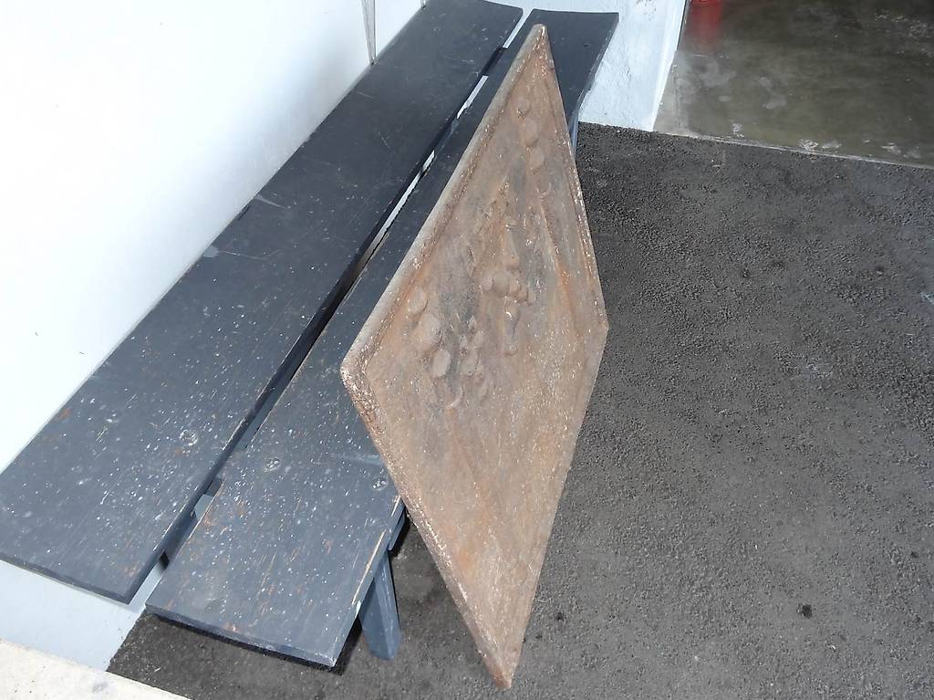 Plaque en fonte de 1728 pour cheminée Canton Vaud - anibis.ch
