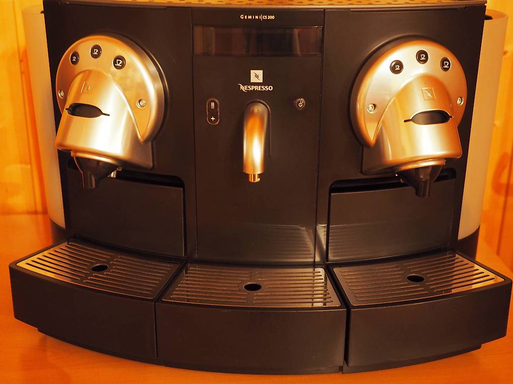 Machine café Nespresso Gemin CS200 Pro im Kanton Genf - anibis.ch
