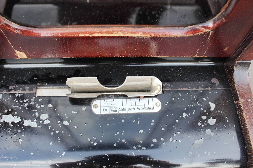 Ancienne timbreuse-horloge d'époque Canton Valais - anibis.ch