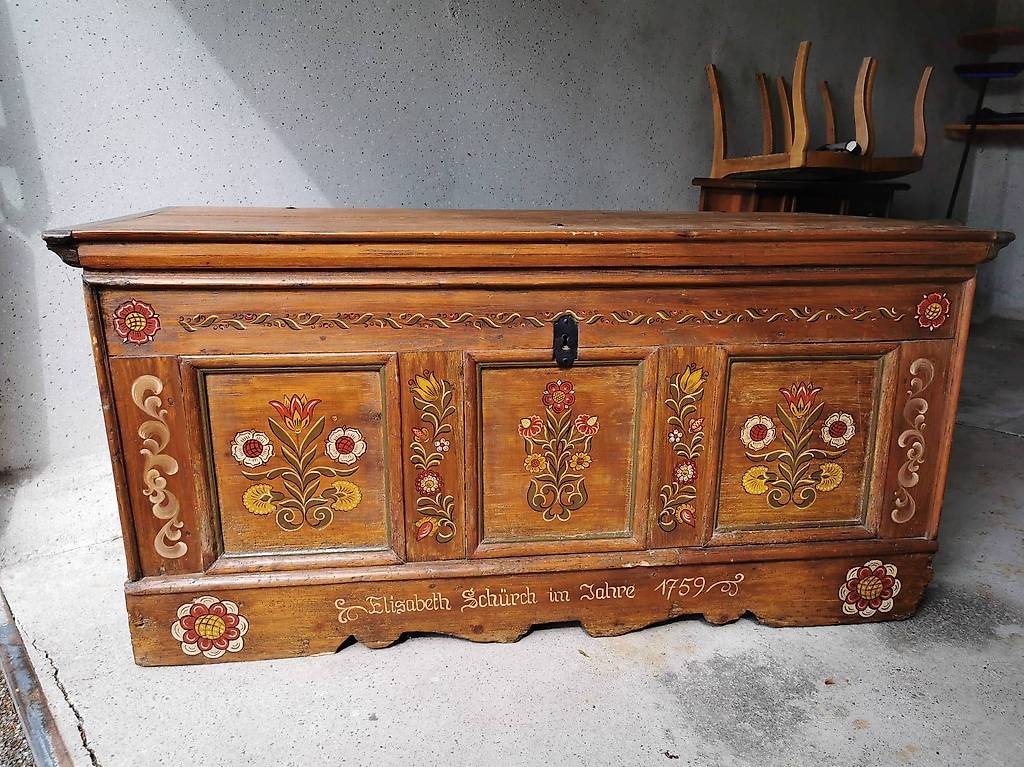 Coffre ancien en bois Canton Neuchâtel - anibis.ch