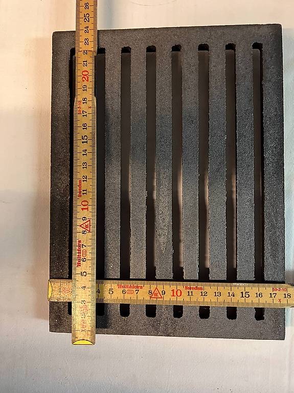 Grille en fonte pour foyer de cheminée et poêle Canton Vaud - anibis.ch