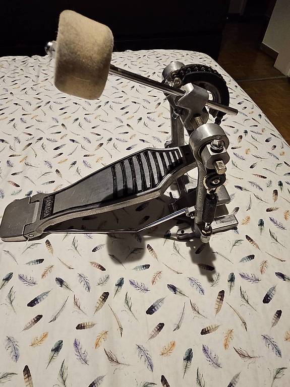A vendre pédale grosse caisse yamaha Canton Vaud - anibis.ch