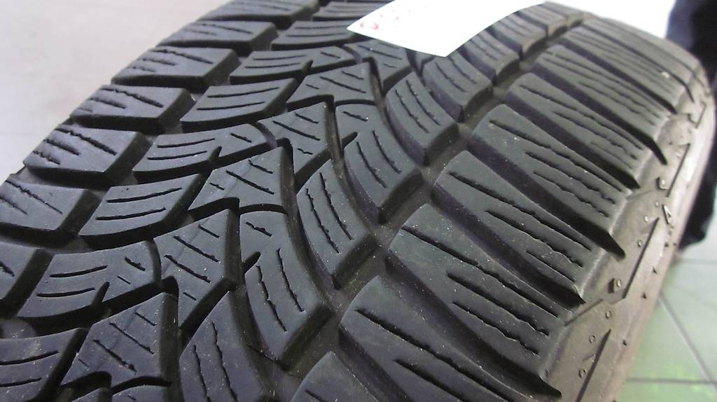 215/50-17 95V Esa+Tecar Super Grip 9 (1xhiver) Superbe état Canton Vaud ...