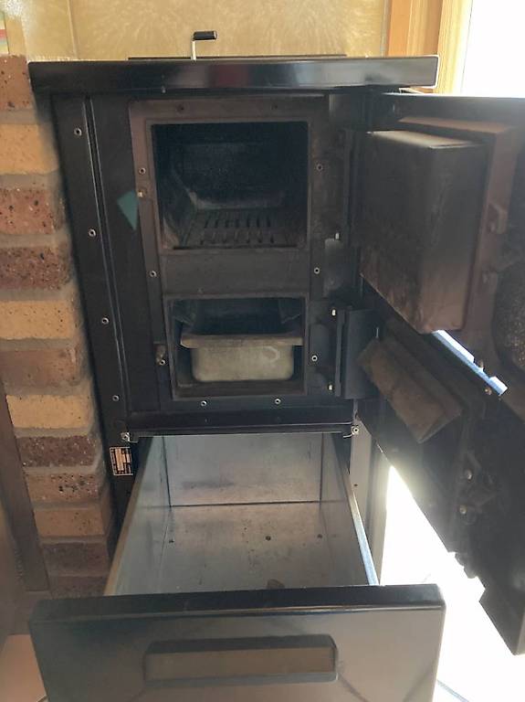 Fourneau à bois. Canton Valais - anibis.ch