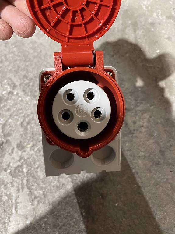 Prise CEE 16A + T23 Suisse Canton Fribourg - anibis.ch