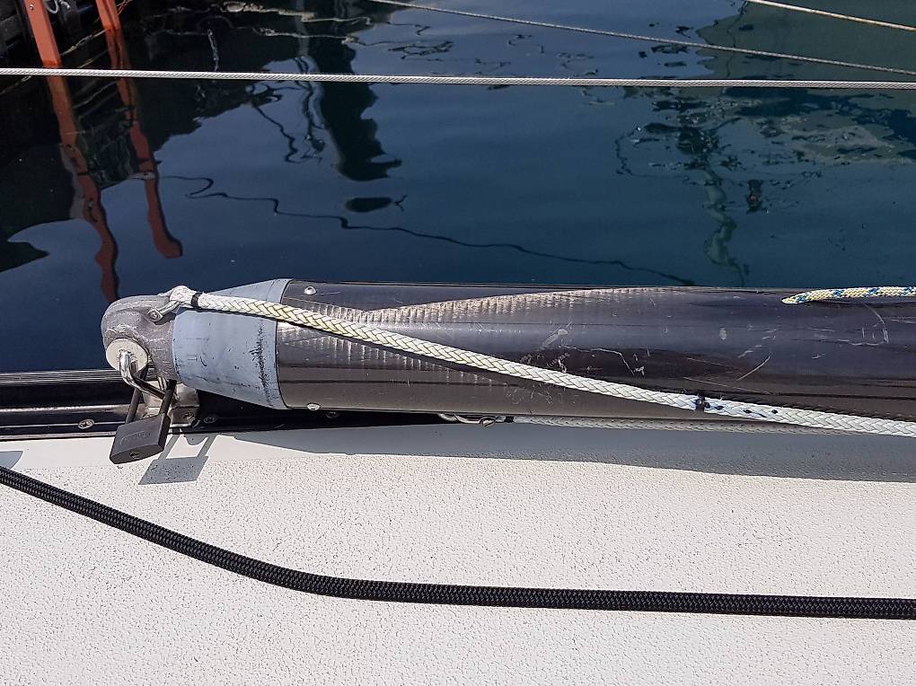 Tangon de spi en carbone Canton Vaud - anibis.ch