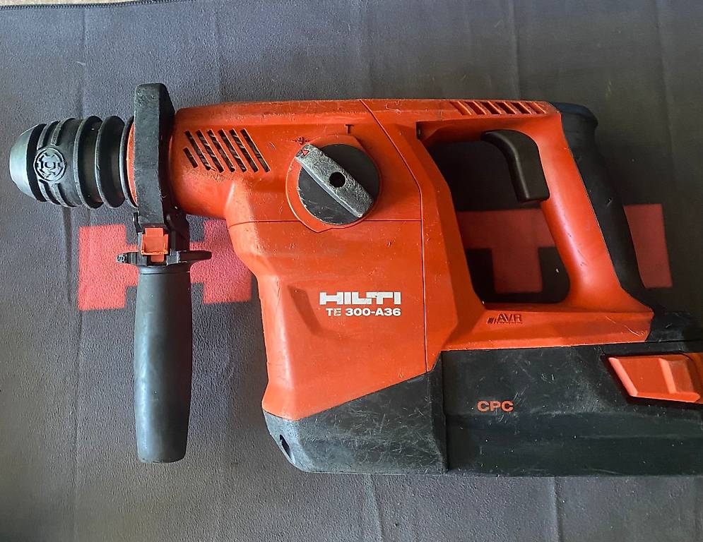 Burineur Hilti TE 300 A36 im Kanton Waadt - anibis.ch