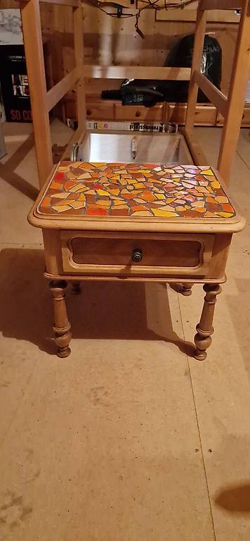 Mobilier : table de nuit Canton Vaud - anibis.ch