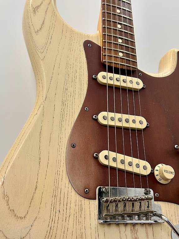 Fender stratocaster USA Limited Edition Rustic Ash rare Canton Vaud ...