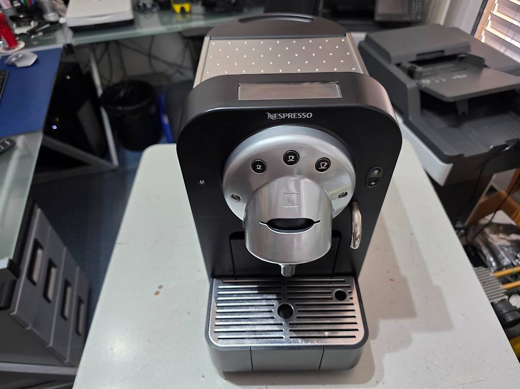 NESPRESSO Gemini CS100 Pro Typ 703 Antrieb Brühgruppe defekt im Kanton ...