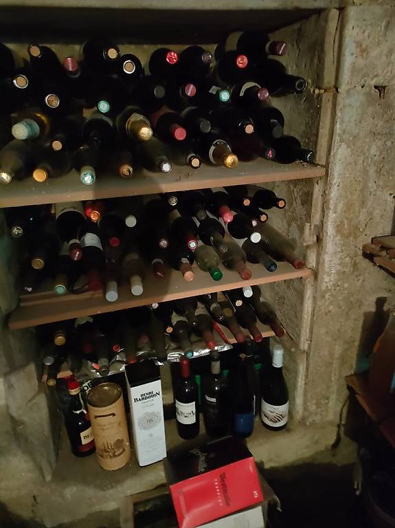 Plus de 130 bouteilles de vin et champagne et liqueurs Canton Vaud ...