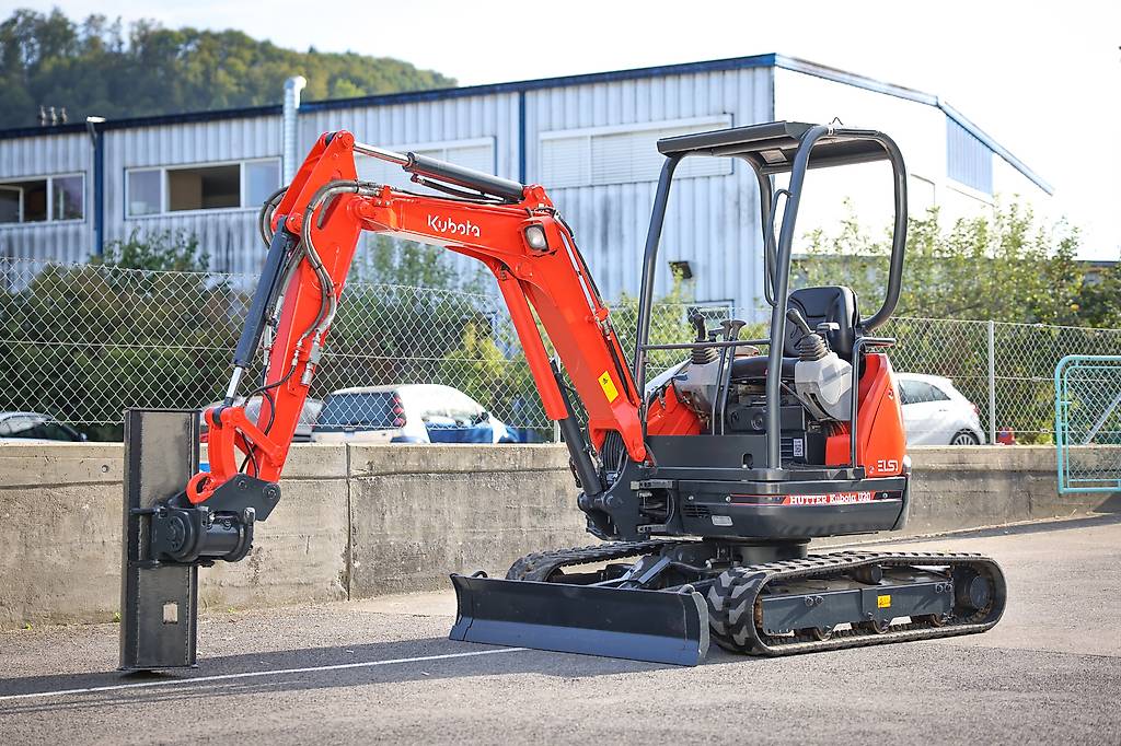 Mini pelle Kubota 2.2T - E.46.23 Canton Vaud - anibis.ch