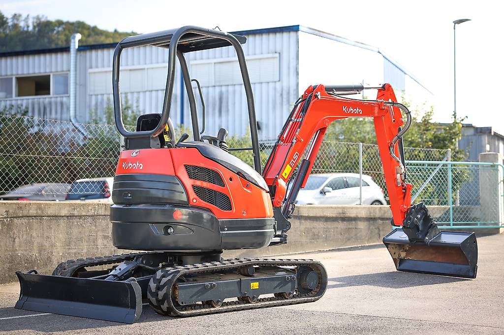 Mini pelle Kubota 2.2T - E.46.23 Canton Vaud - anibis.ch
