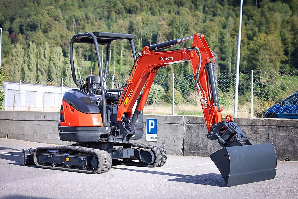 Mini pelle Kubota 2.2T - E.46.23 Canton Vaud - anibis.ch