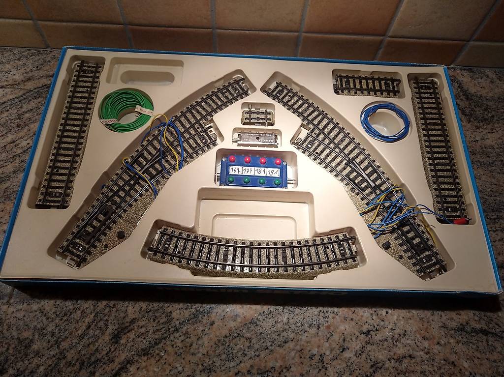 set coffret de rails T2 Marklin Ho metal No 5193 Canton Vaud - anibis.ch